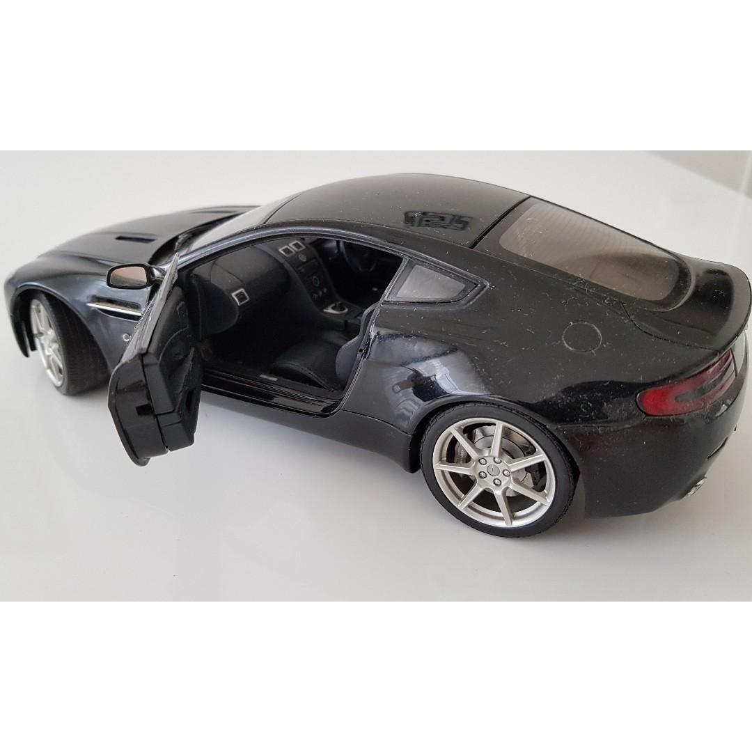 Aston Martin 1:18 collectible cars, Hobbies & Toys, Memorabilia ...