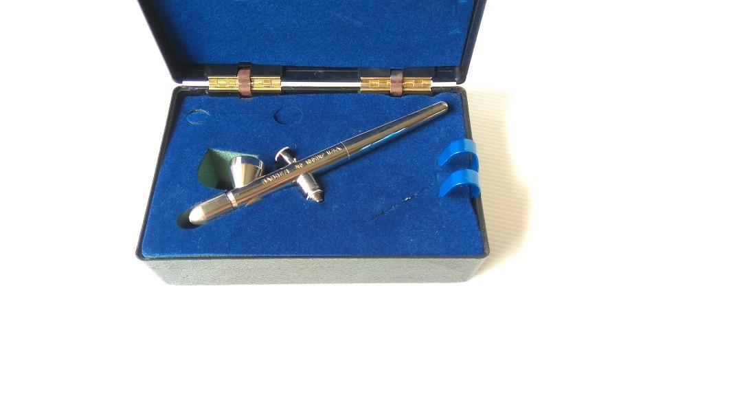 BADGER Model 100G Gravity feed Dual action Air Brush, Hobbies & Toys ...