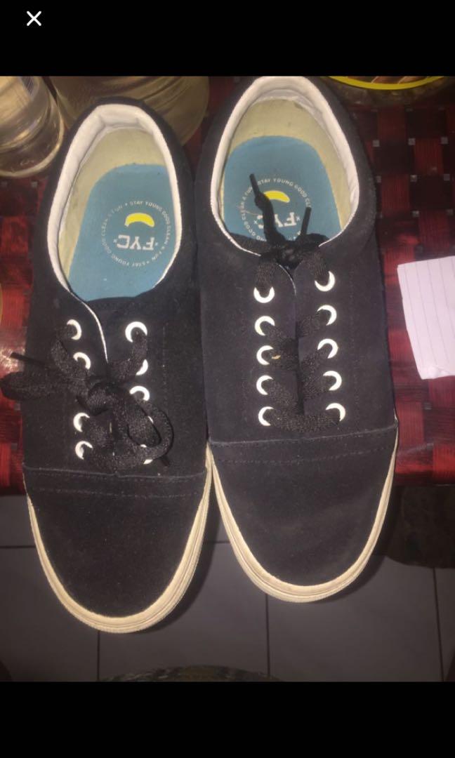Sepatu FYC ORI size 40 pemakaian 1 kali masih bagus masih ada box nya ...