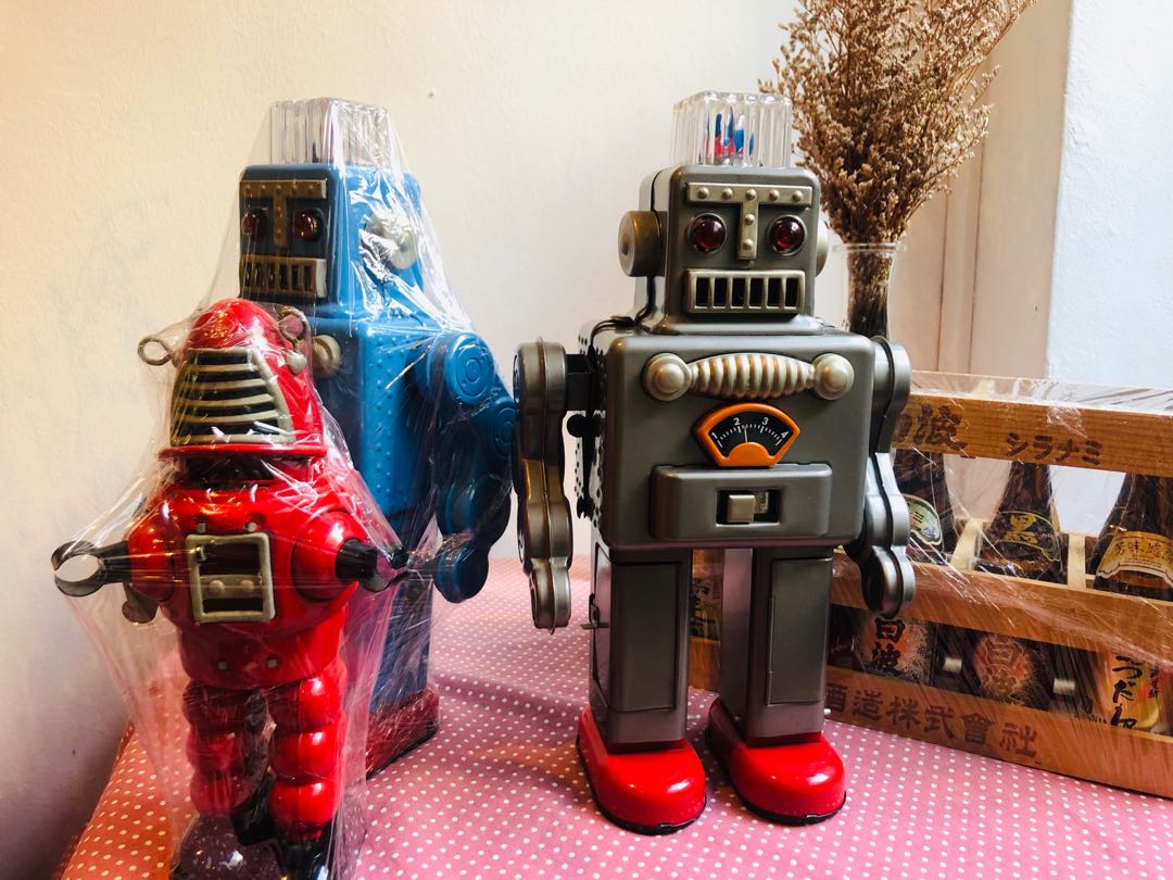 Vintage Japanese Robots Smoking Spaceman, Hobbies & Toys, Memorabilia ...