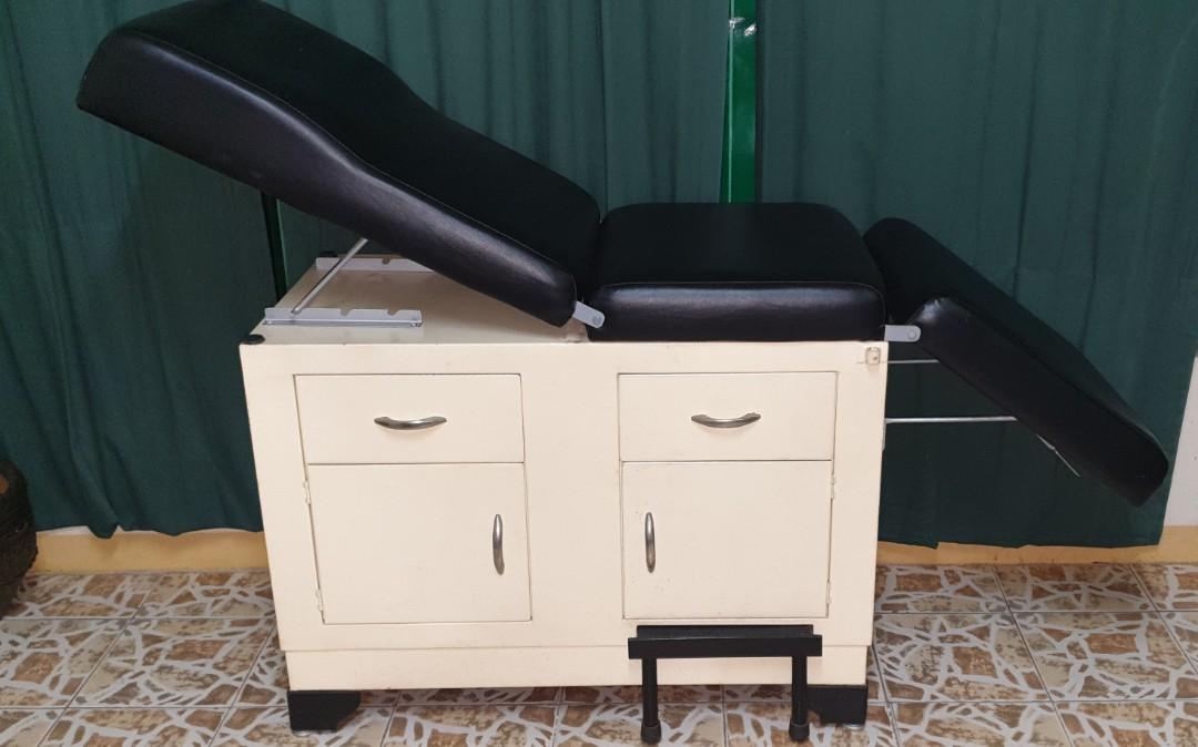 Examining table / bed Hamilton type (Medical clinics), Babies & Kids ...