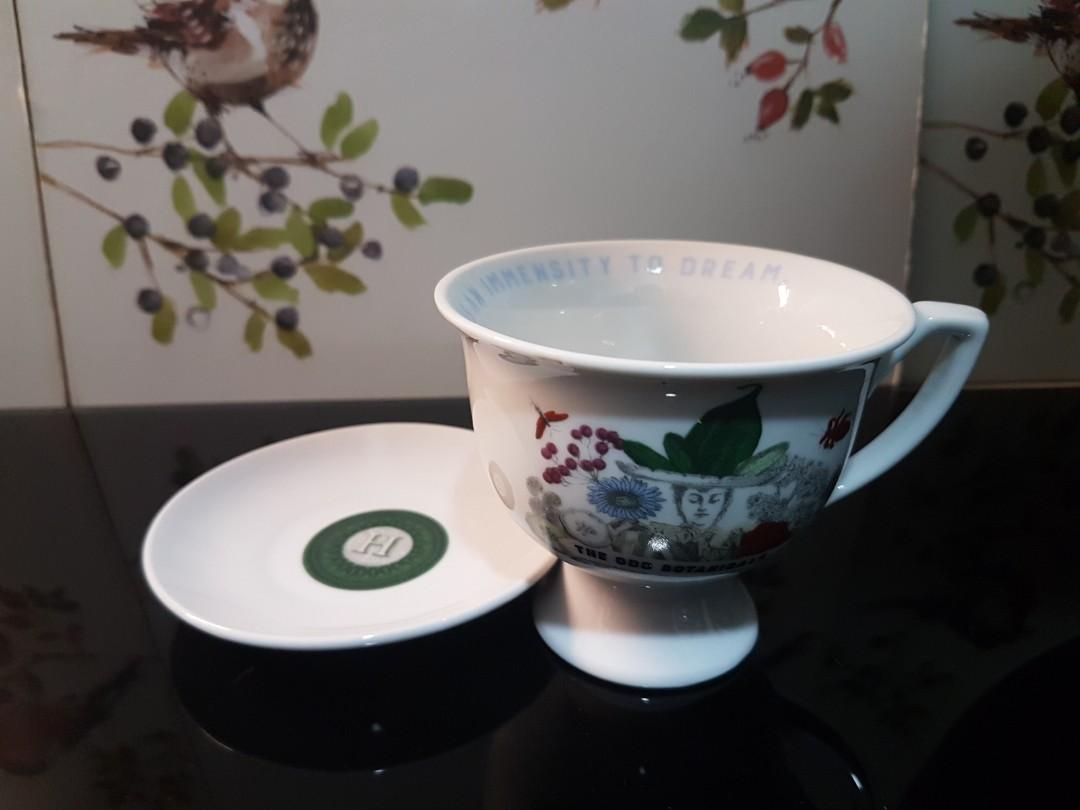 Hendrick's Collectable tea cup with full packaging and bottle (empty ...