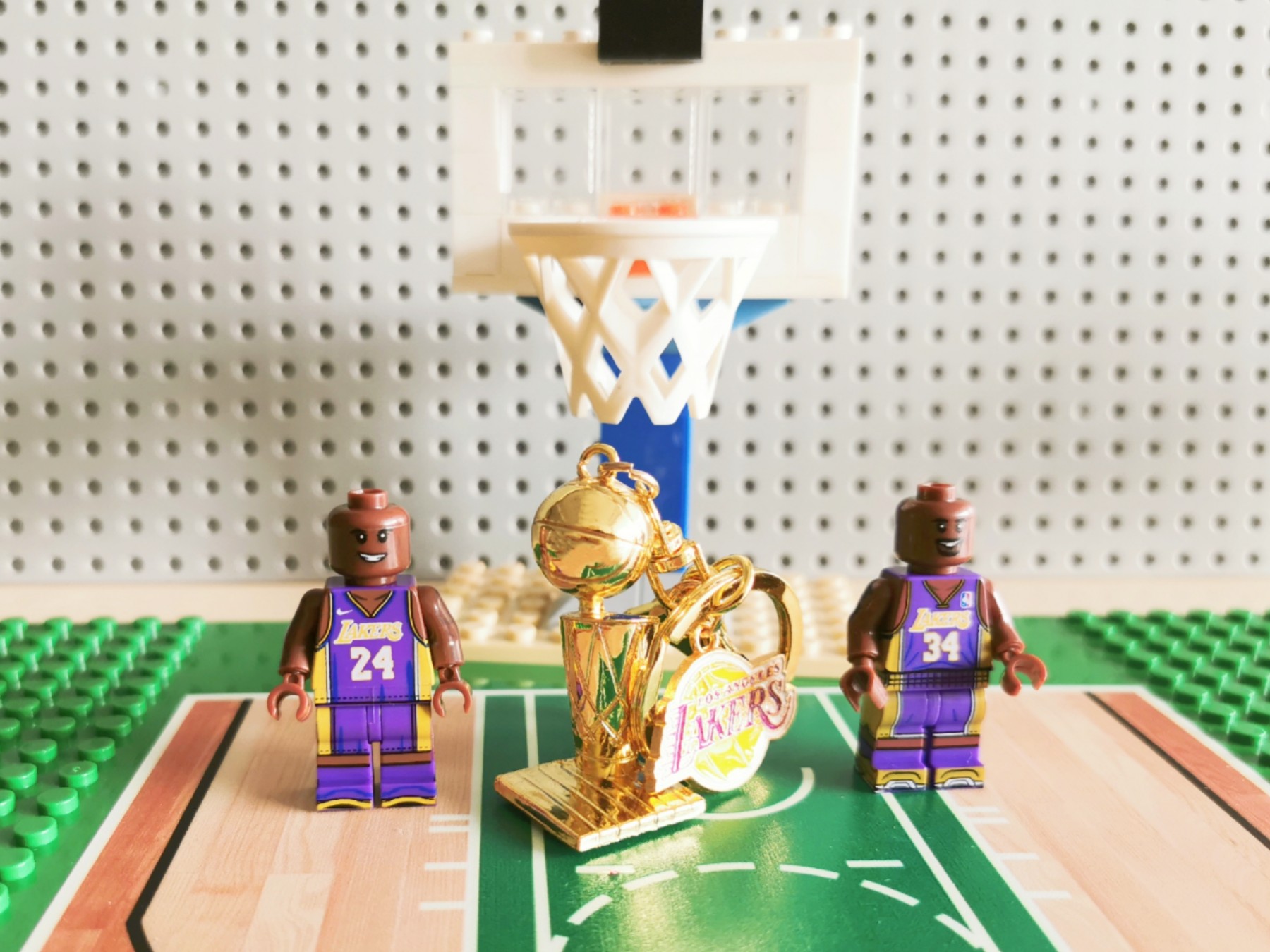 NBA LA Lakers Championship trophy diecast keychain, Hobbies & Toys ...
