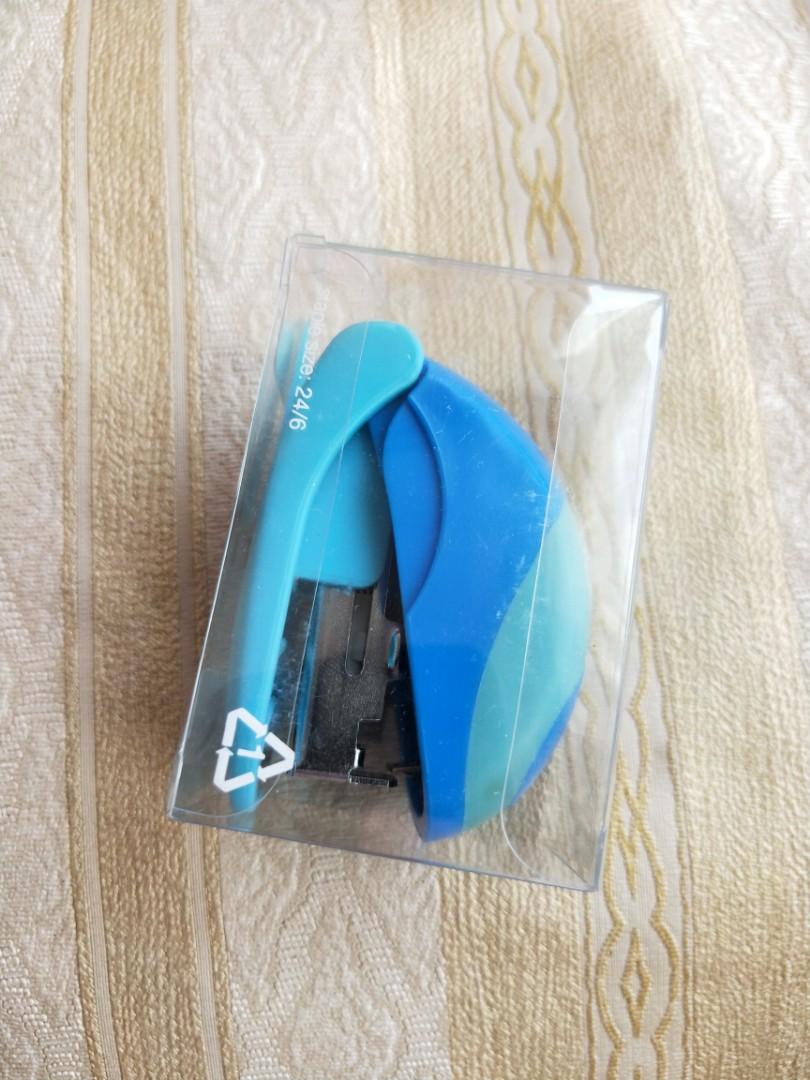 New Smiggle Mini Saturn Stapler, Hobbies & Toys, Stationery & Craft ...