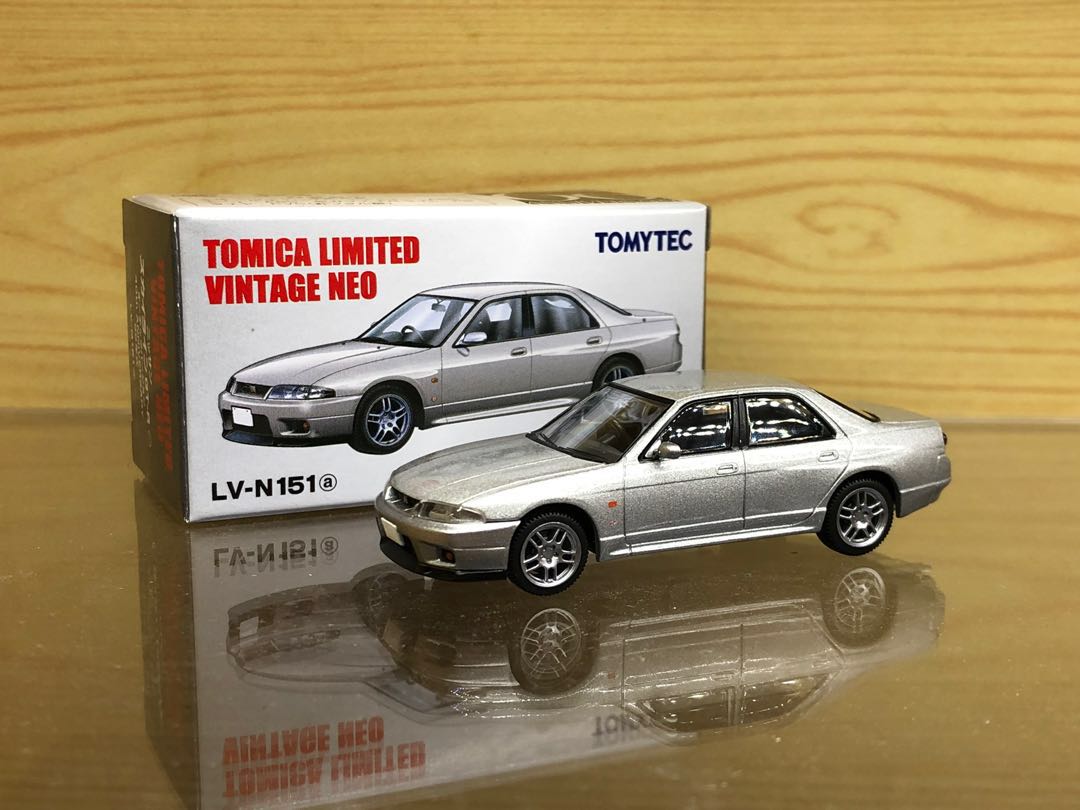 Tomytec Tomica Limited Vintage Neo 1/64 Nissan Skyline GTR R33, 興趣及遊戲, 玩具 & 遊戲類 - Carousell