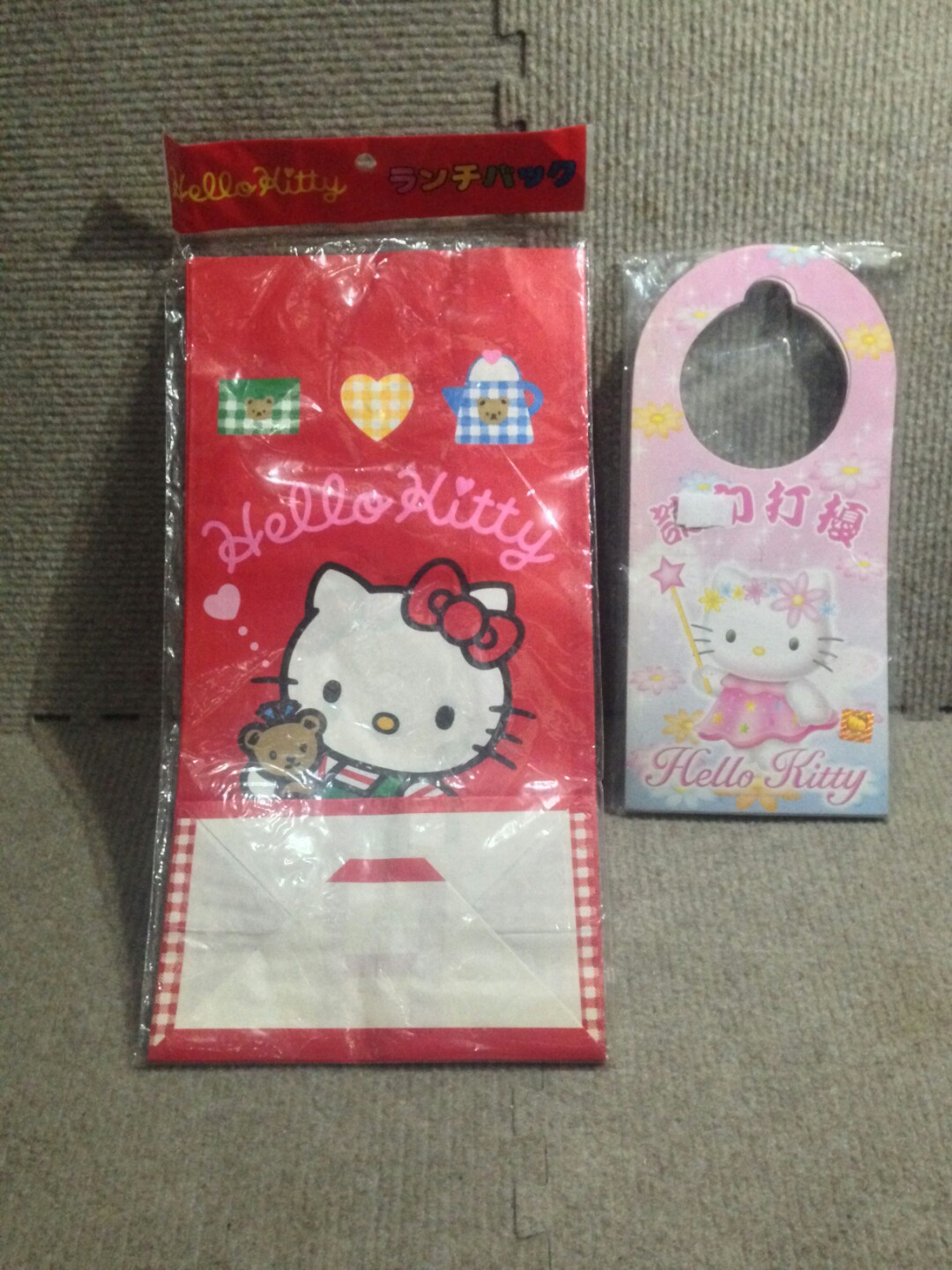 Hello Kitty Doorknob Reminder Note Pads & Hello Kitty Paper Bags ...