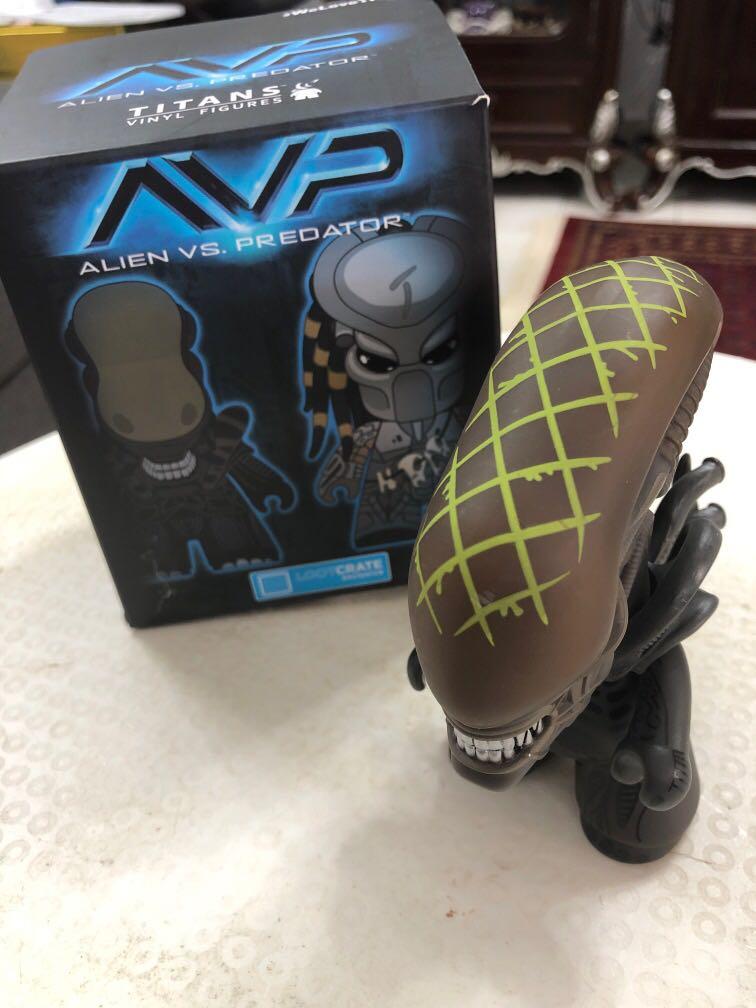 AVP Alien vs Predator Titans Vinyl Figures, Hobbies & Toys ...