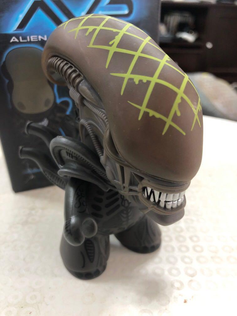 AVP Alien vs Predator Titans Vinyl Figures, Hobbies & Toys ...