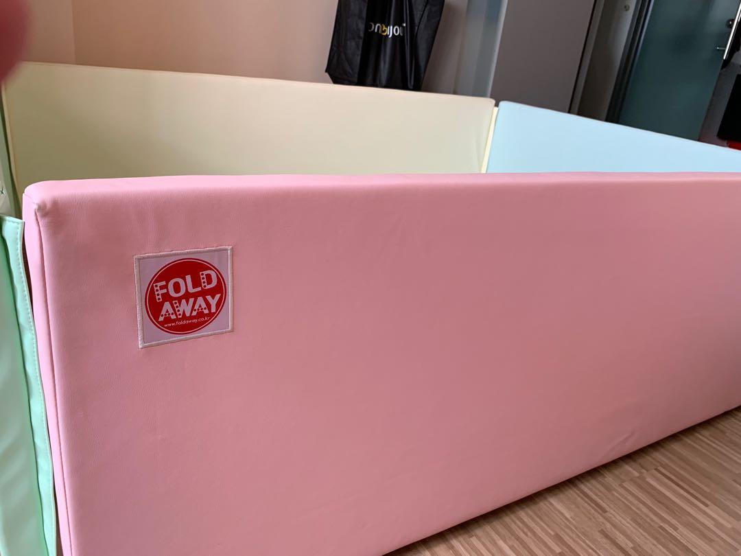 FOLDAWAY BUMPER MAT, Babies & Kids, Bathing & Changing, Changing Mats ...