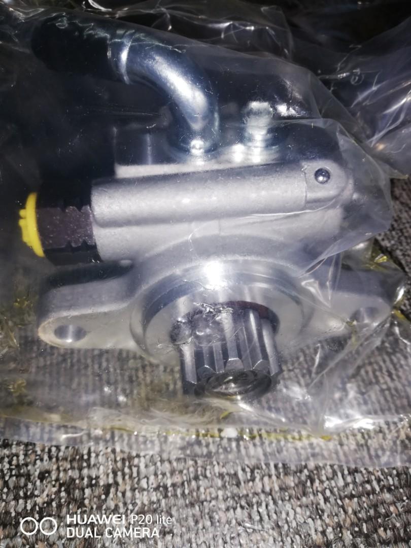 Toyota Hilux D4D steering pump, Car Parts & Accessories on Carousell