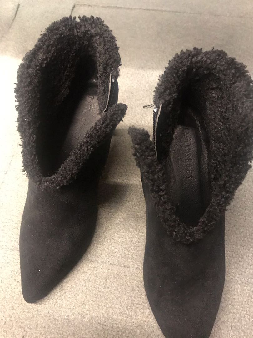 V shaped cut out ankle boots (black), Women's Fashion, Footwear, Boots ...