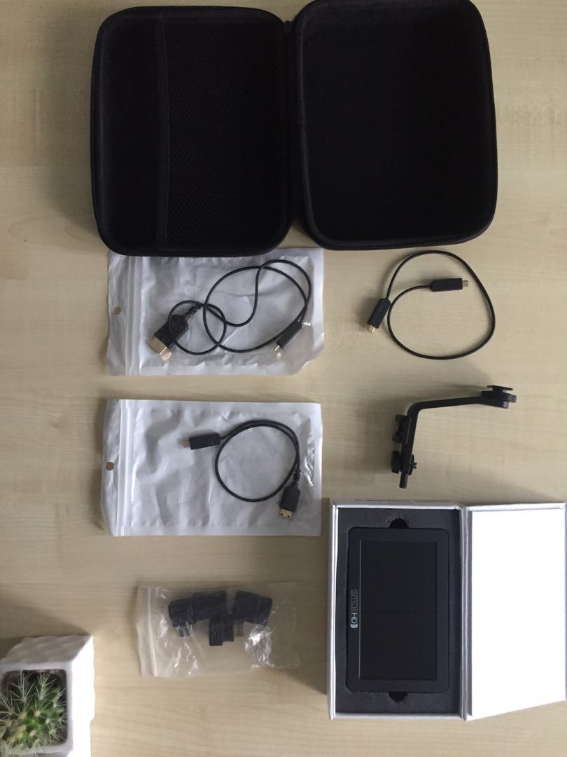 Small hd focus 5” camera monitor, Photography, Video Cameras on Carousell