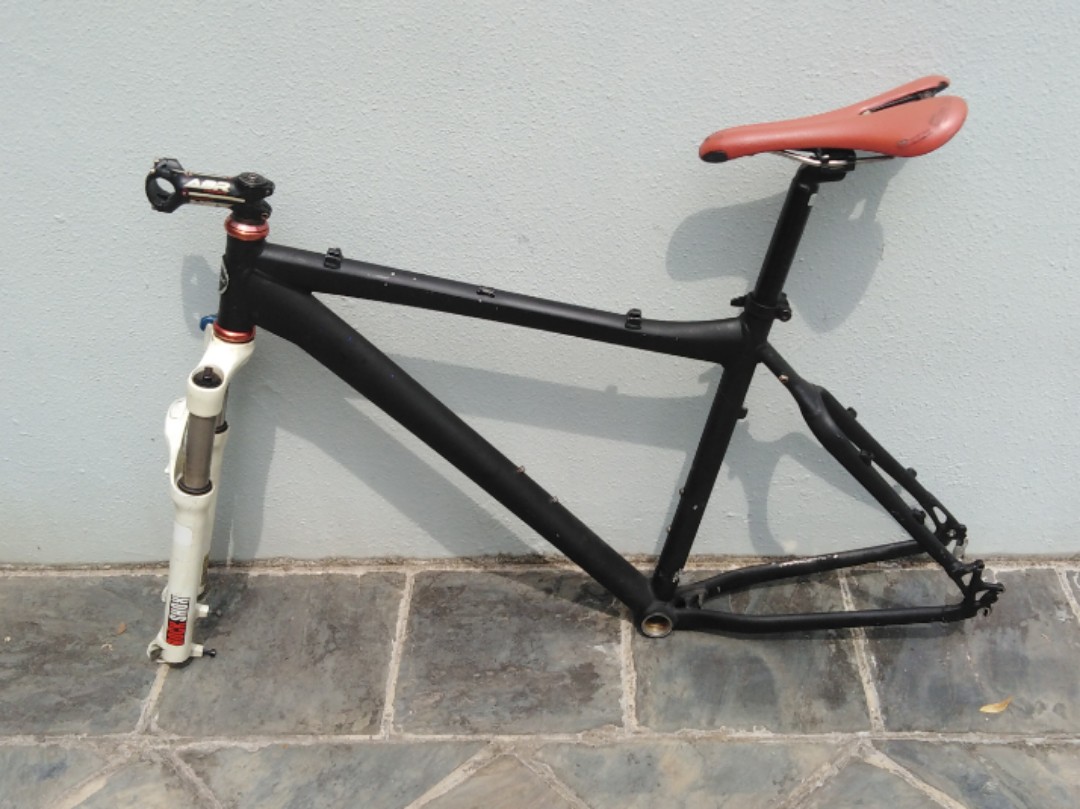 Trek frame (resprayed) and parts, Sports Equipment, Bicycles & Parts ...