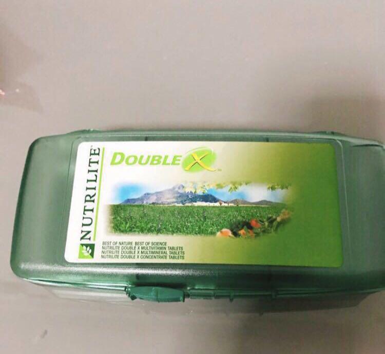 Amway nutrilite green plastic travel pill casing / flip flap container ...