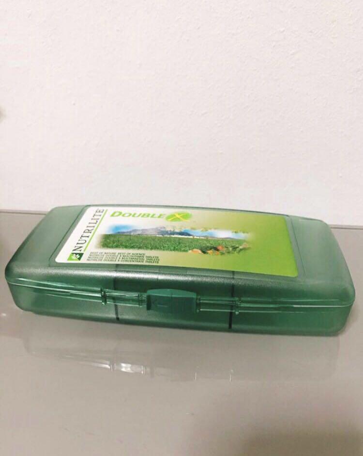 Amway nutrilite green plastic travel pill casing / flip flap container ...