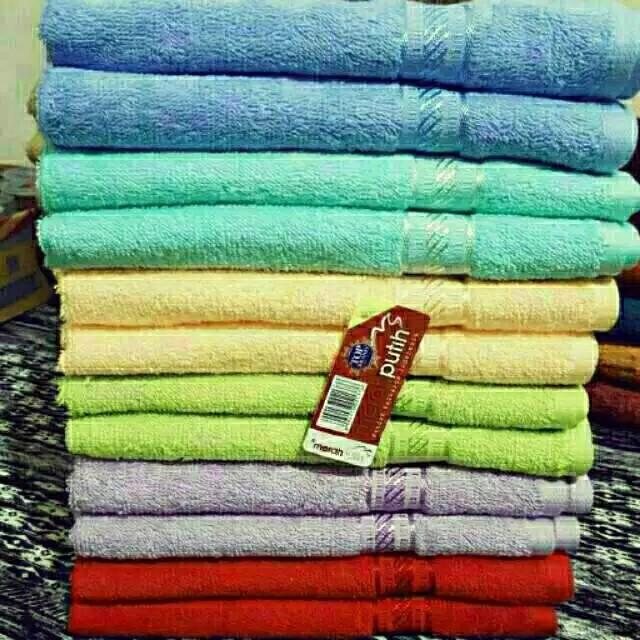 Handuk Dewasa Merah Putih, Perabotan Rumah di Carousell