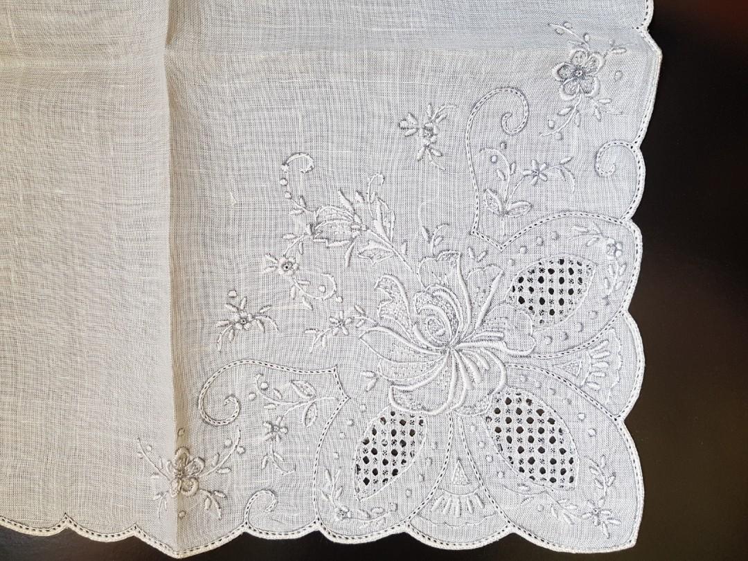 Vintage embroidered handkerchief, Hobbies & Toys, Memorabilia ...