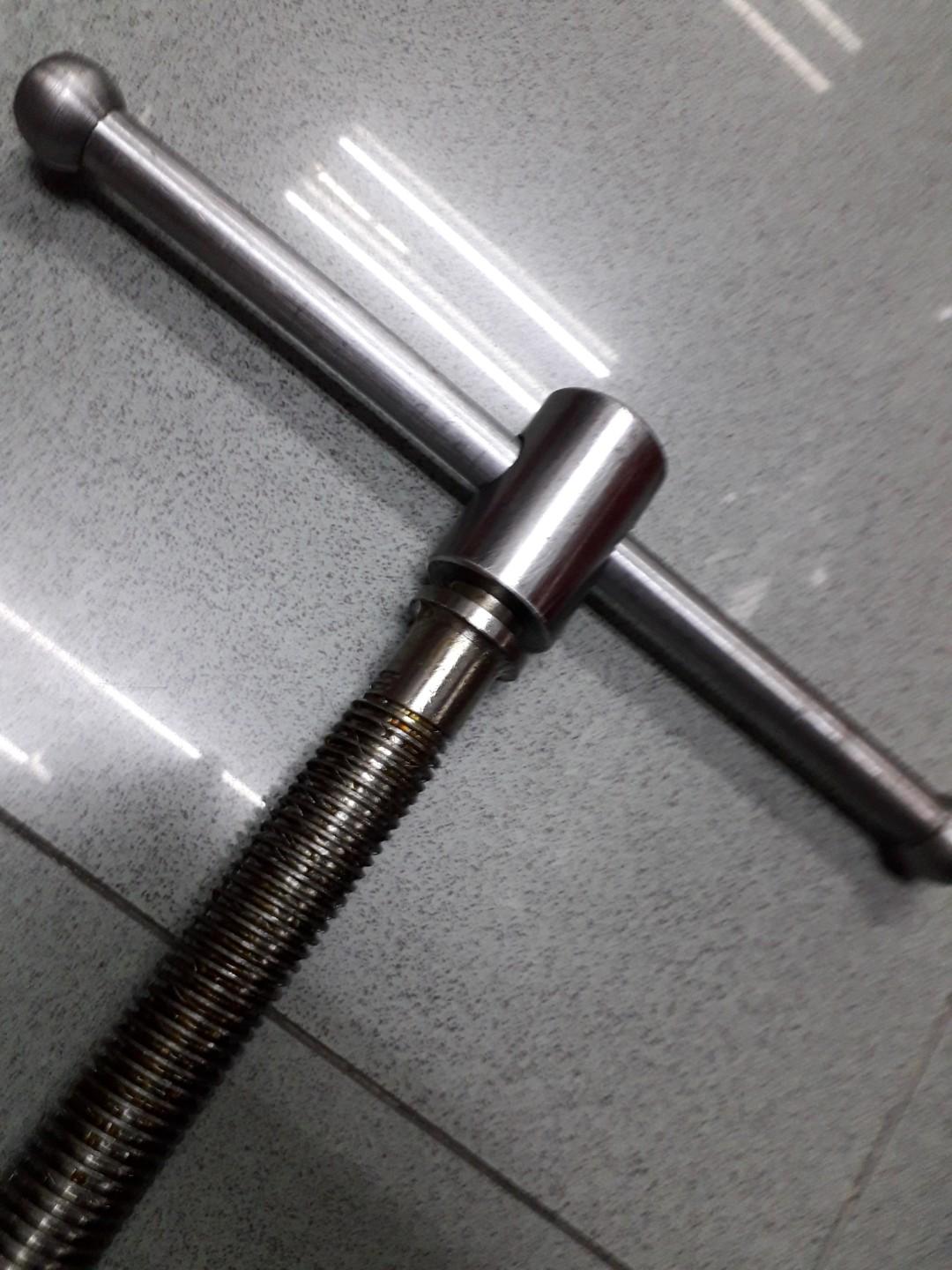 Woodworking Bench Screw Vise 18" long, Hobbies & Toys, Stationary ...