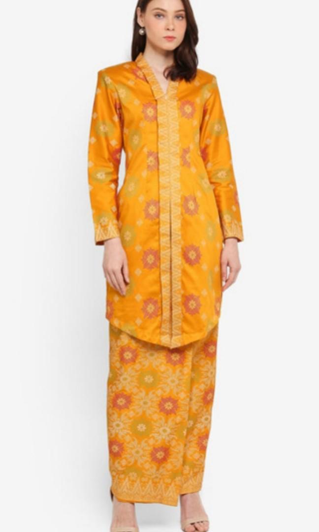 Butik Sireh Pinang Ainan Cotton Satin Kebaya with Songket Print, Women ...