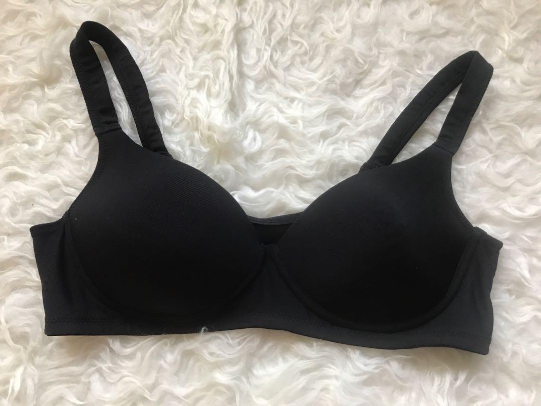 Preloved Uniqlo beauty soft wireless bra ( hookless ) - black, Fesyen ...