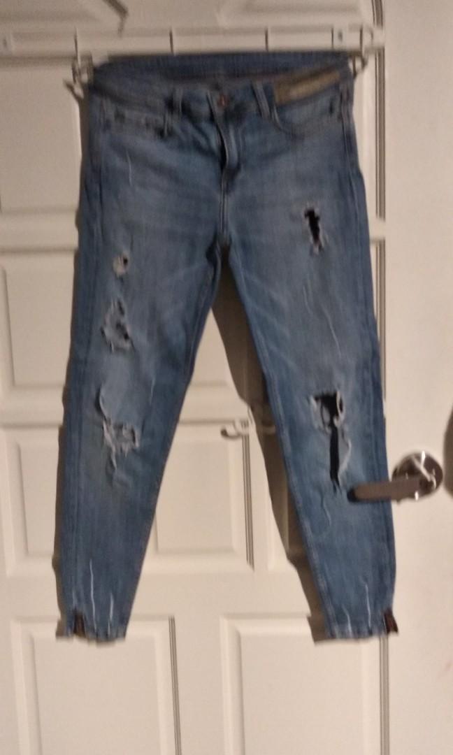 Zara basic demon ripped jeans, Women's Fashion, Bottoms, Jeans ...