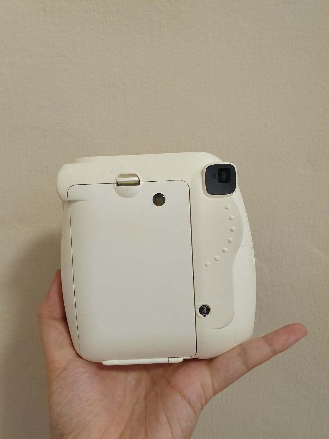 Fujifilm Instax 9 (White), Photography, Cameras on Carousell