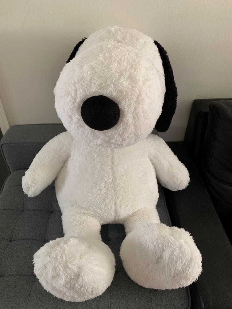 Giant snoopy, Hobbies & Toys, Toys & Games on Carousell