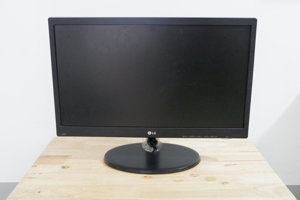 LG 20 inch Monitor, Computers & Tech, Desktops on Carousell