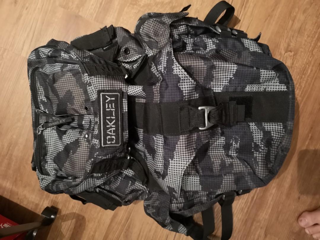 Oakley Mechanism Backpack, Sports Equipment, Sports & Games, Water ...