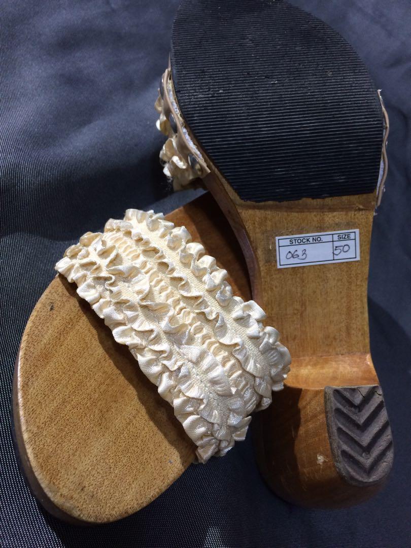 Trendy Bakya, Women's Fashion, Footwear, Shoe inserts on Carousell