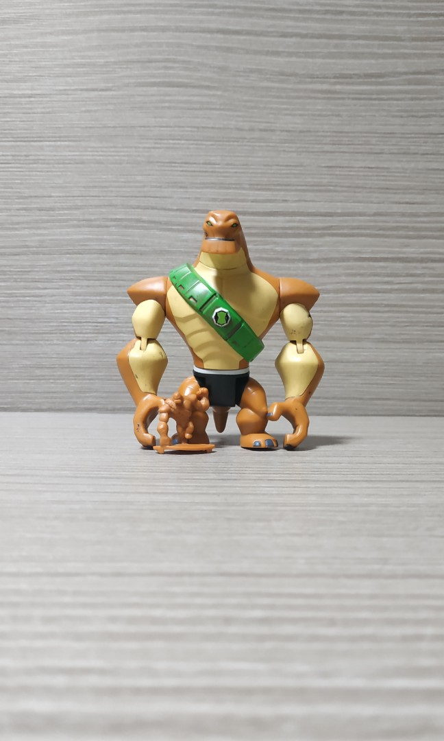 Ben 10 Alien Swarm Humungousaur Toy