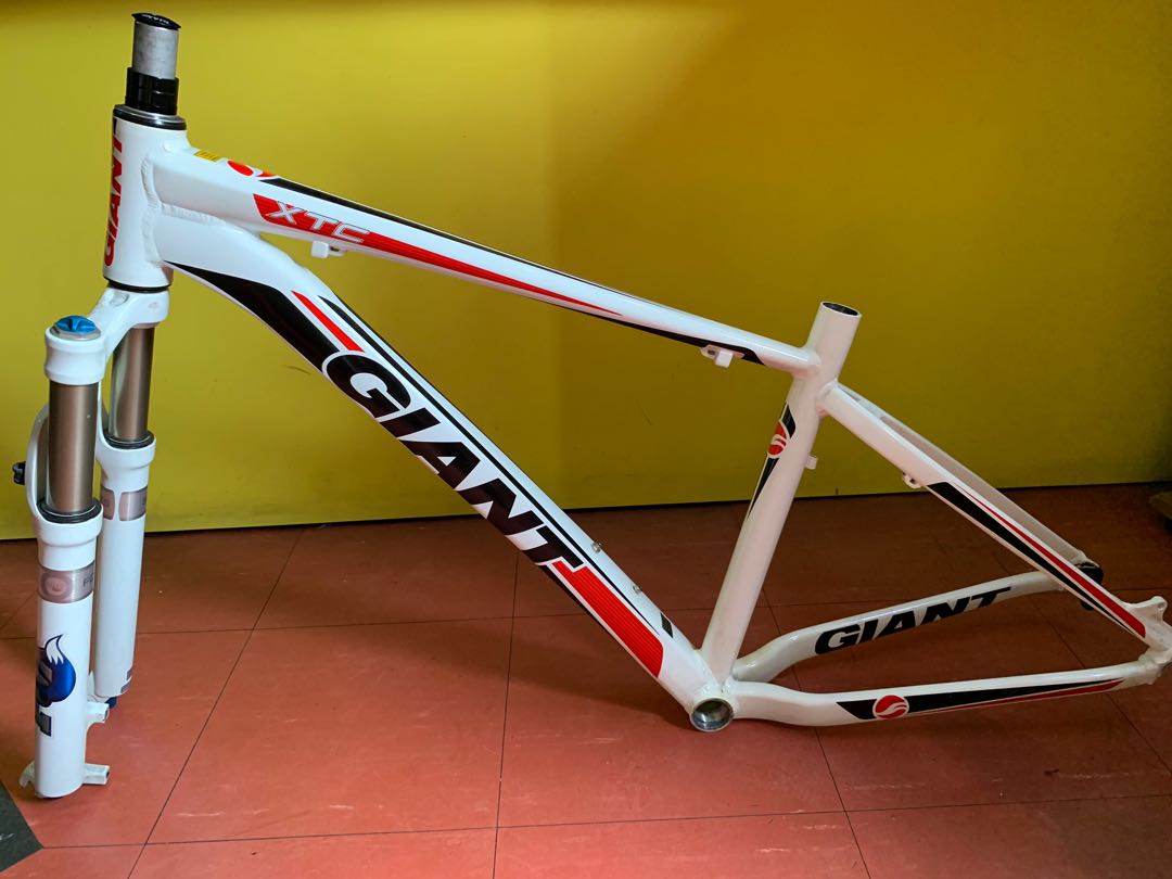 Giant XTC M frame with Fox F100 RLC, Sports Equipment, Bicycles & Parts ...