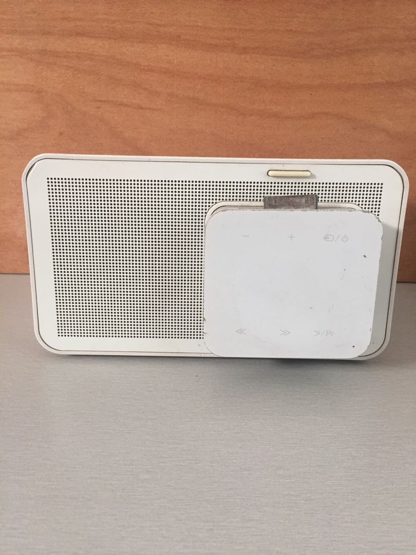 LG iPhone 4 Dock/Radio, Audio, Portable Music Players on Carousell