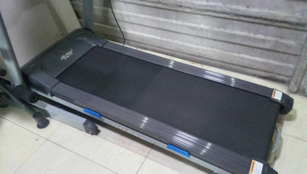 Life Gear 97785 ACTIVE PLUS PROGRAMMABLE MOTORIZED TREADMILL, Sports ...