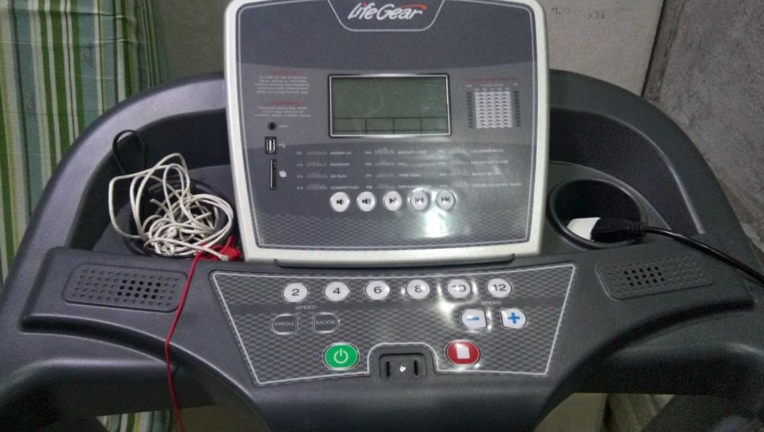 Life Gear 97785 ACTIVE PLUS PROGRAMMABLE MOTORIZED TREADMILL, Sports ...