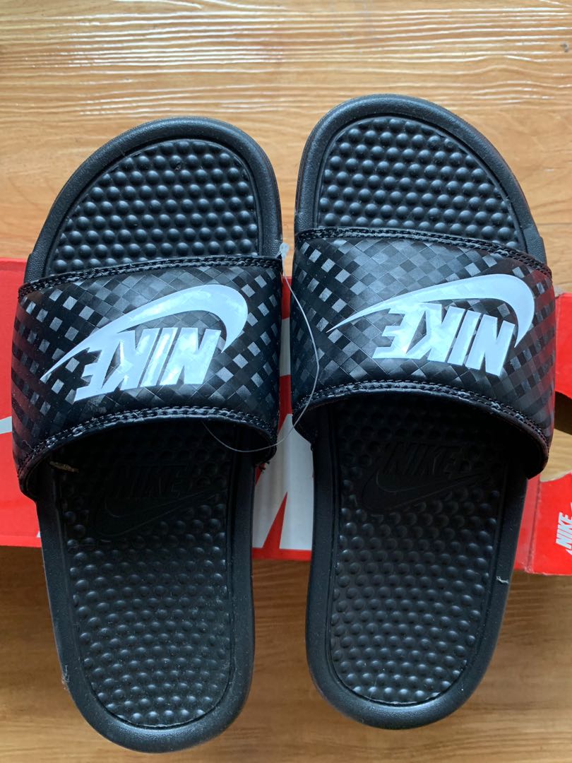nike benassi, Women's Fashion, Footwear, Slippers and slides on Carousell