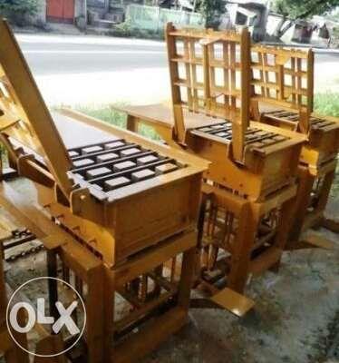 Hollow block machine, Furniture & Home Living, Home Improvement ...