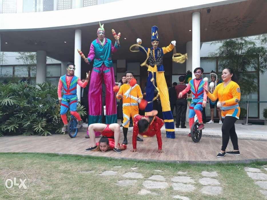 Mardigra party performers, Juggler, unicyclist, stilt walker, acrobats ...