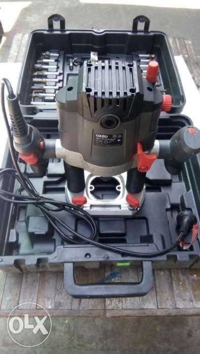 Ozito plunge router ROU7100 1600watts 220V with 1set router bits ...