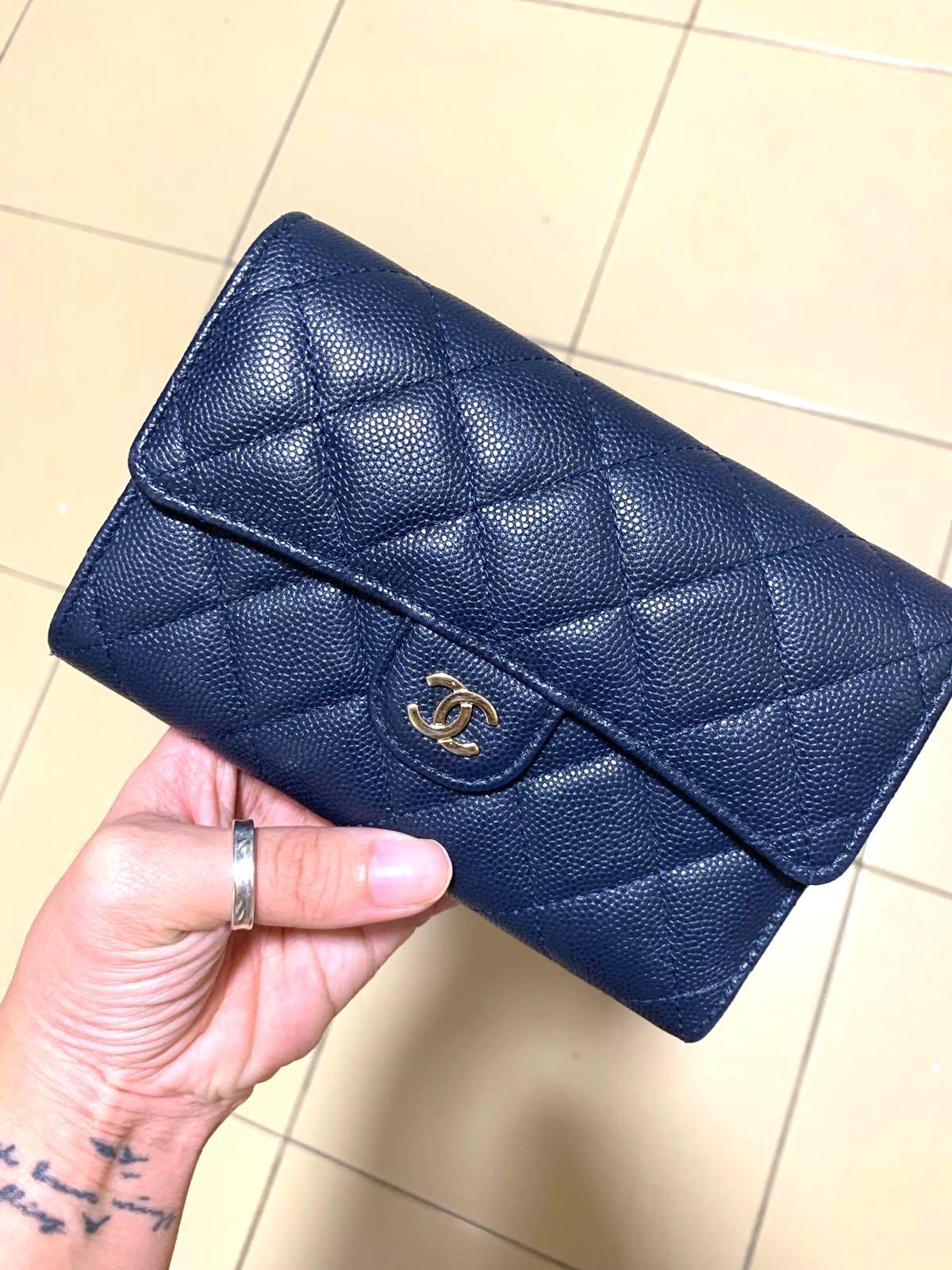 [SALE] CHANEL Classic Small Flap Wallet in Navy, Women's Fashion, Bags ...