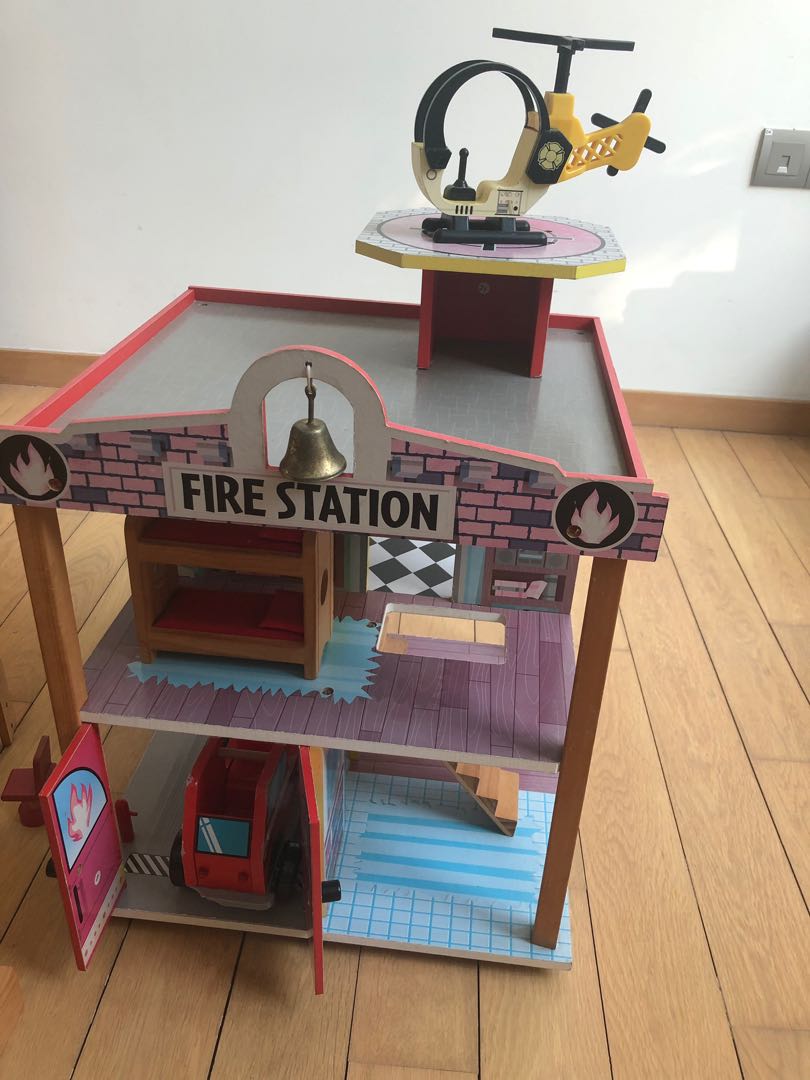 Kid Kraft Firehouse, Hobbies & Toys, Toys & Games on Carousell