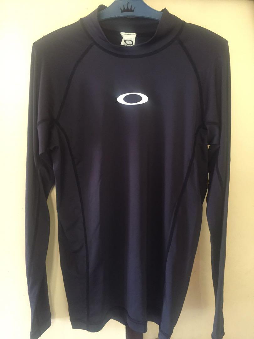 Oakley Black Rashguard, Men's Fashion, Activewear on Carousell