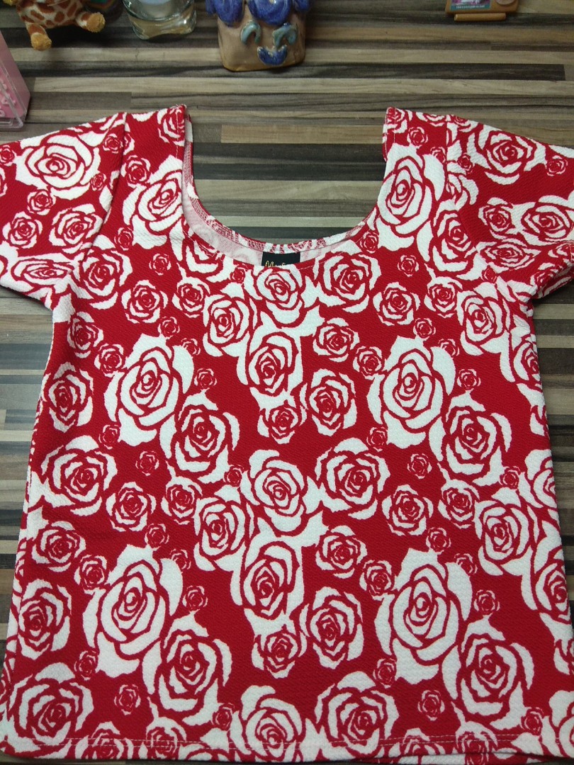 red rose crop top, Women's Fashion, Tops, Sleeveless on Carousell