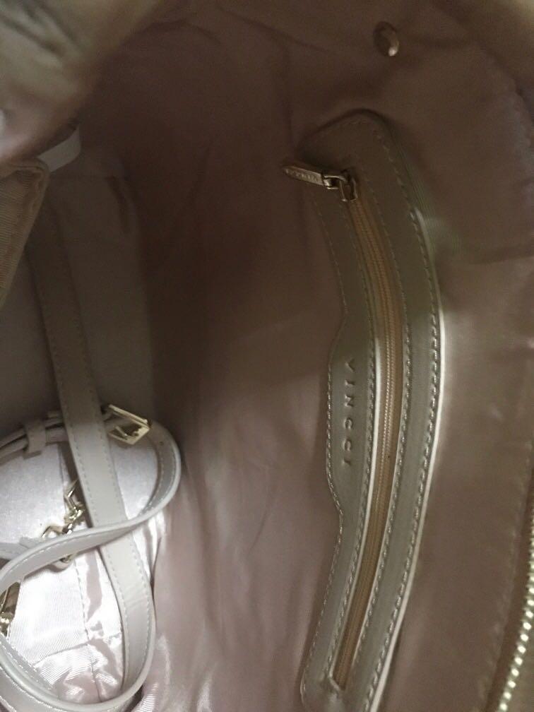NEW- VINCCI TOTEBAG, Women's Fashion, Bags & Wallets, Cross-body Bags ...