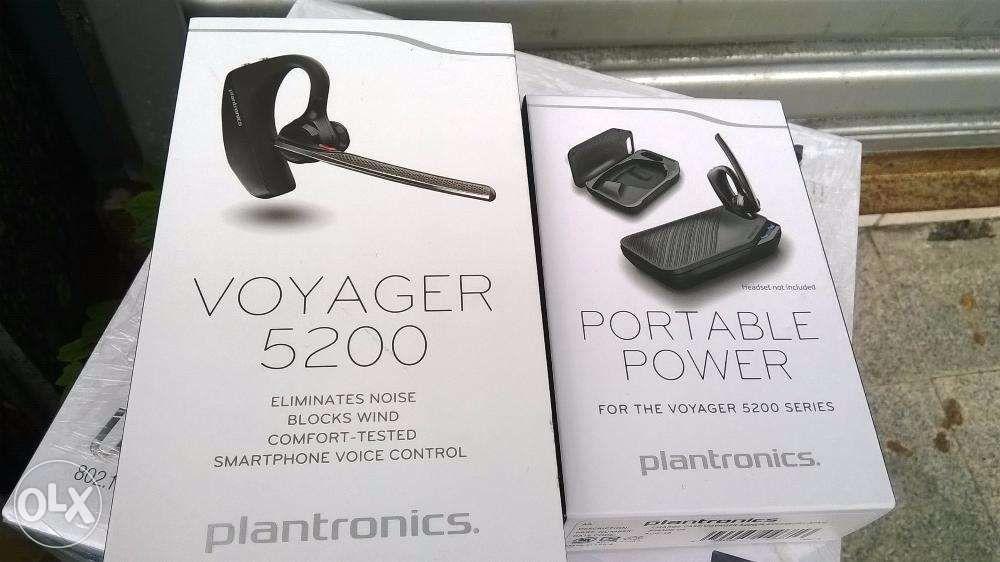 Plantronics Voyager 5200 headset and Charging Case, Mobile Phones ...