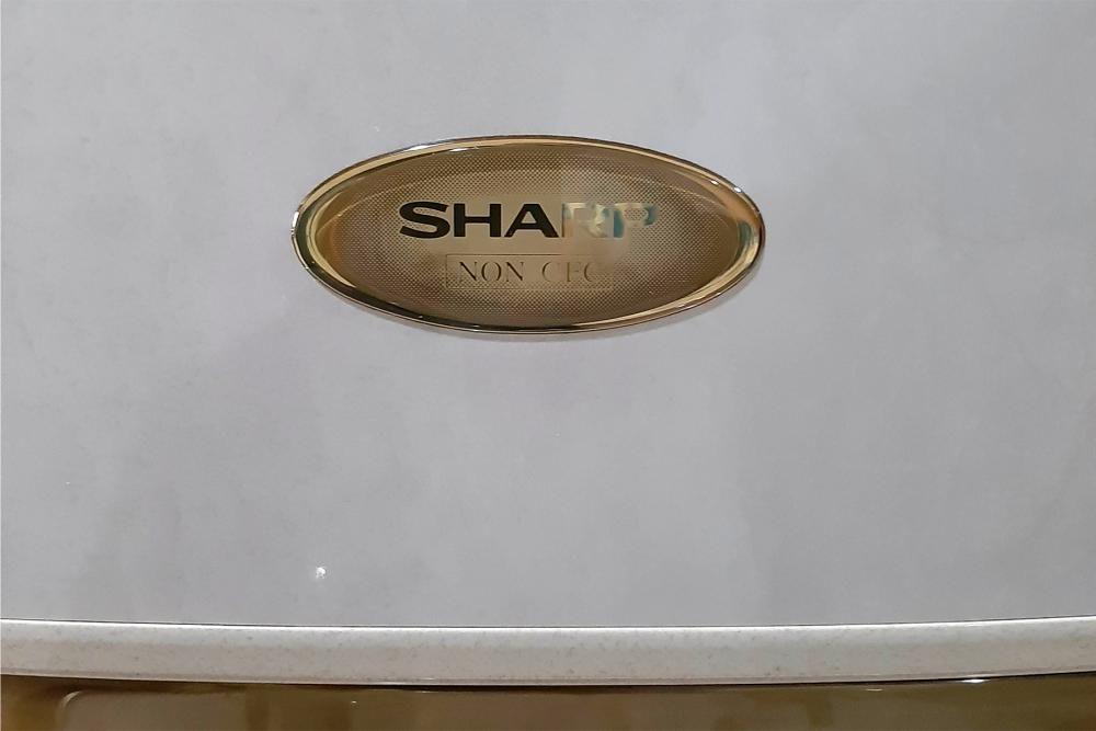SHARP Ref 18 Cu Ft No -Frost NON-CFC Refrigerator Freezer SJ D51G BE ...
