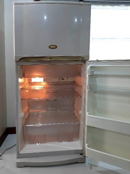 SHARP Ref 18 Cu Ft No -Frost NON-CFC Refrigerator Freezer SJ D51G BE ...