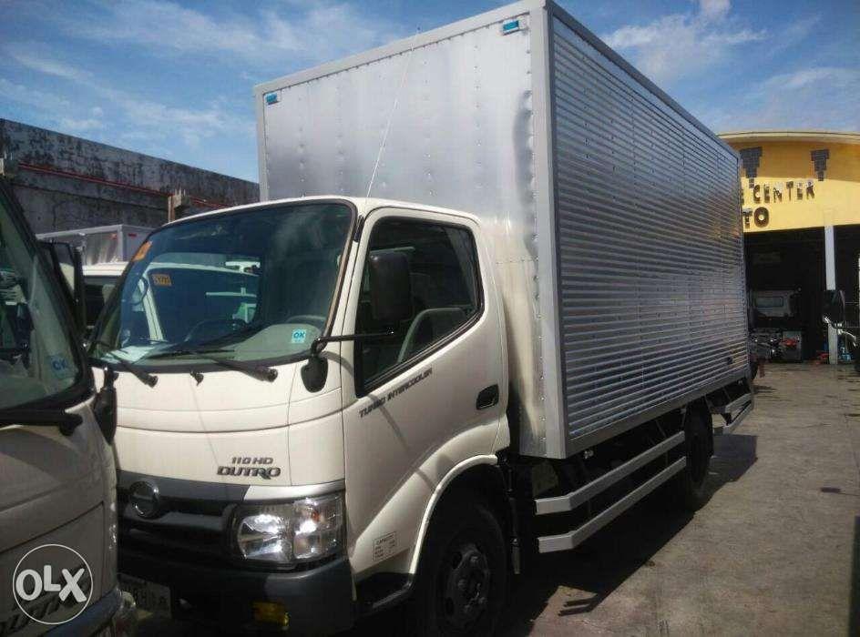 6 wheeler closed van truck for rent hire condo apartment building ...