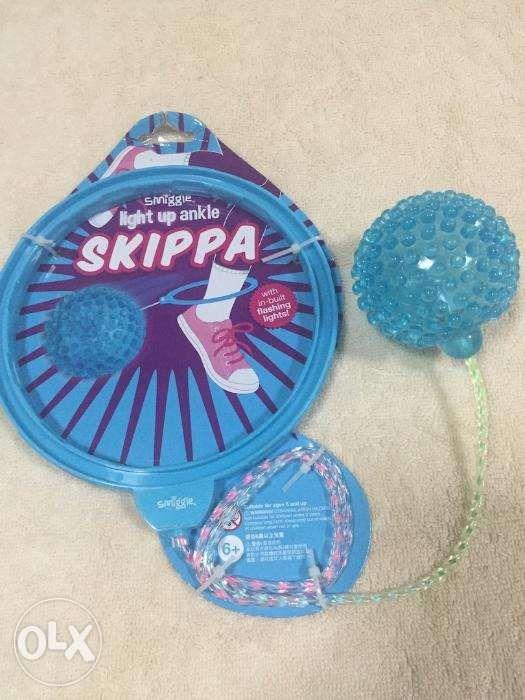 Brand New Authentic Smiggle Spikey Skippa (Blue), Men's Fashion ...