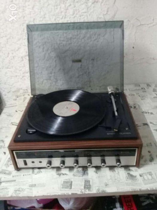 Hitachi turntable, Hobbies & Toys, Music & Media, Vinyls on Carousell